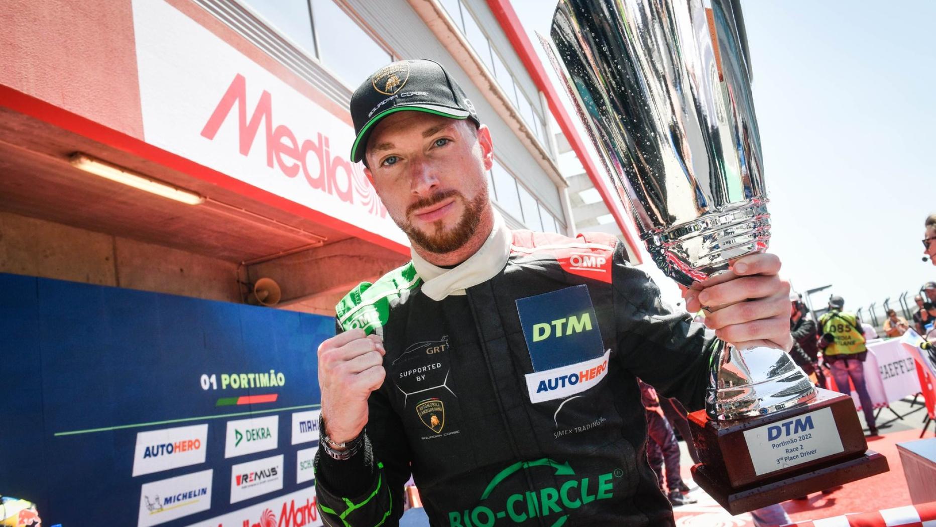 Rennstrecke statt Eissalon: DTM-Leader Bortolotti ist in aller Munde ...
