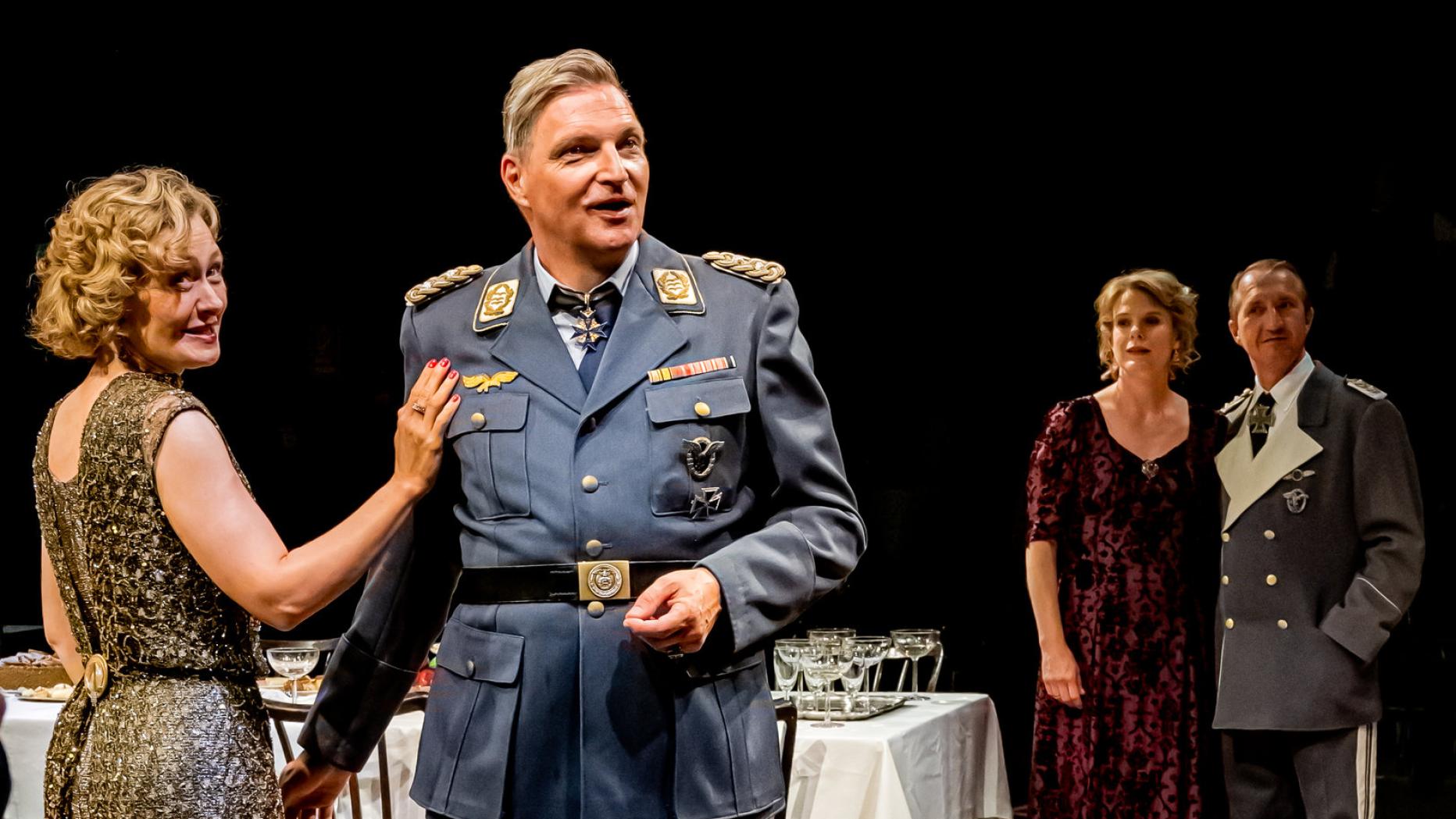 "Des Teufels General" in Reichenau: Bonmots fallen wie Bomben | Kurier