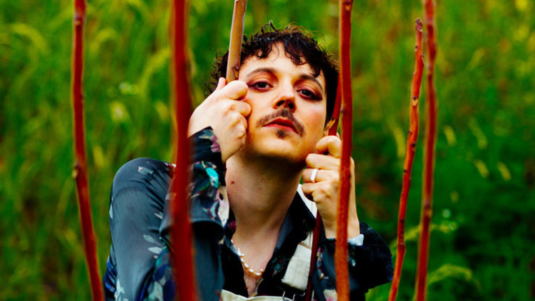 Indie-Pop-Star Oehl besingt den Abschied von Familie und Privilegien ...