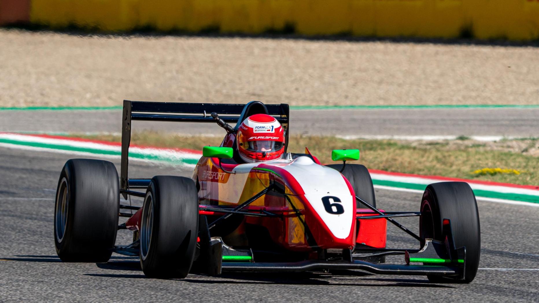 Selbstversuch in Imola: Wie fährt sich ein Rennwagen der Formel 3? | Kurier