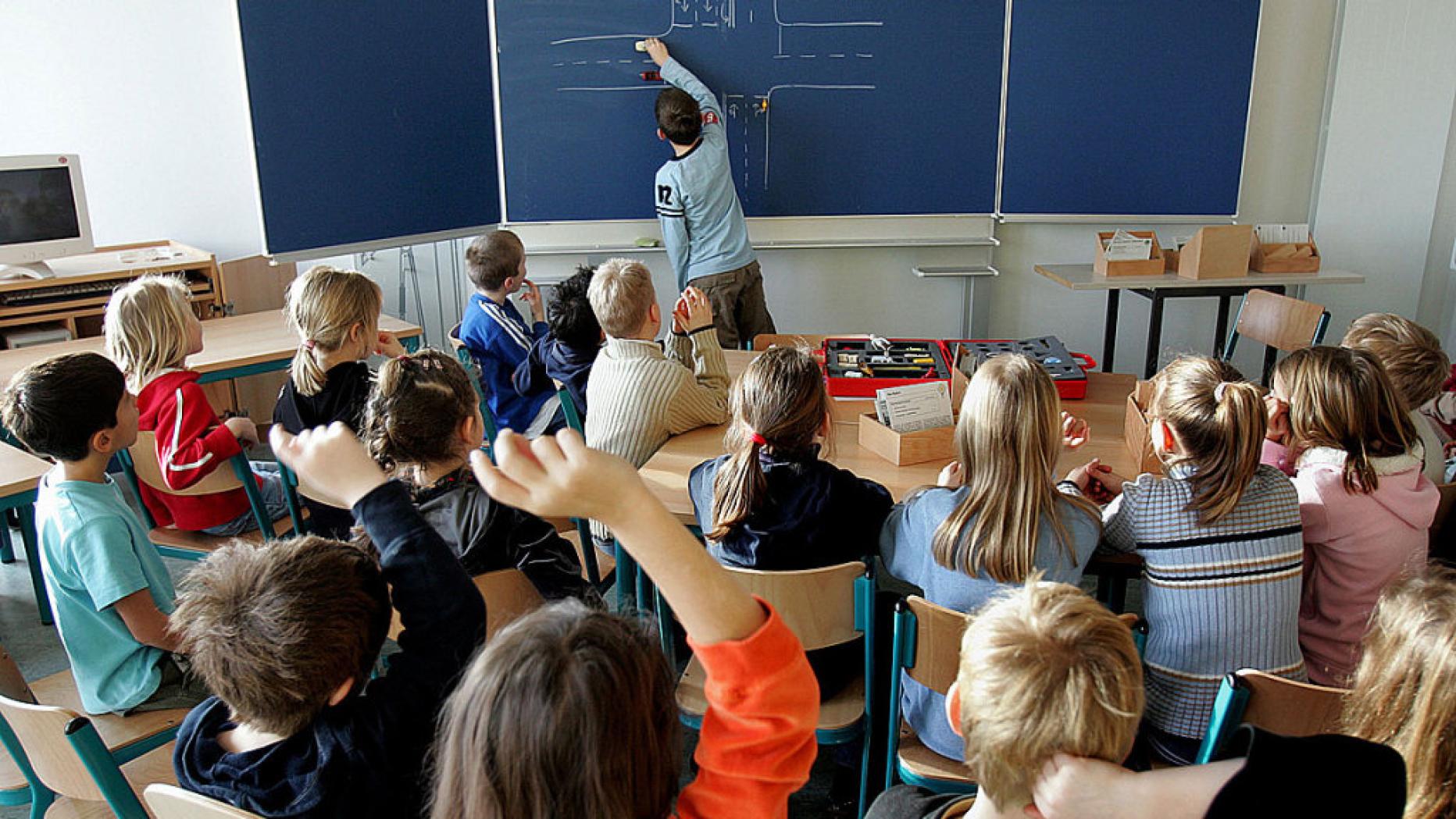 Überfüllte Klassen empören die Eltern | Kurier