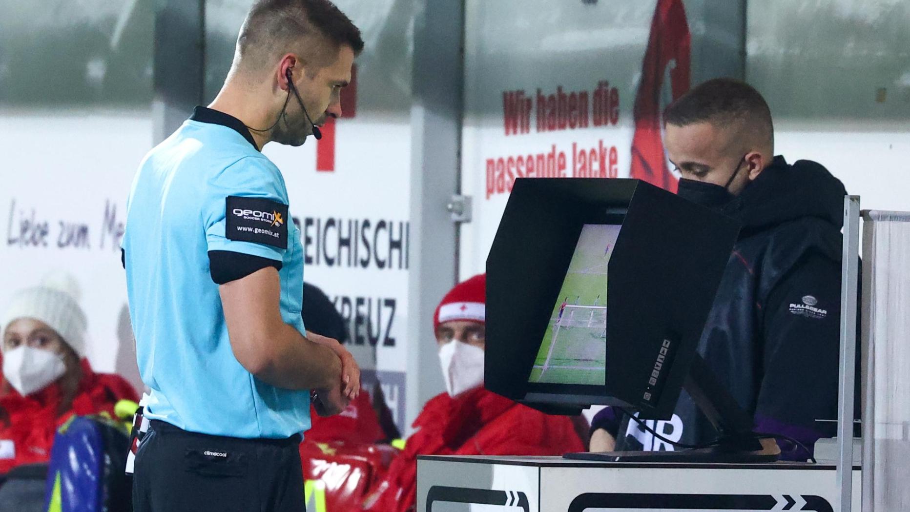 VAR: Bundesliga und "Durchblicker" verlängern bis 2024 | Kurier