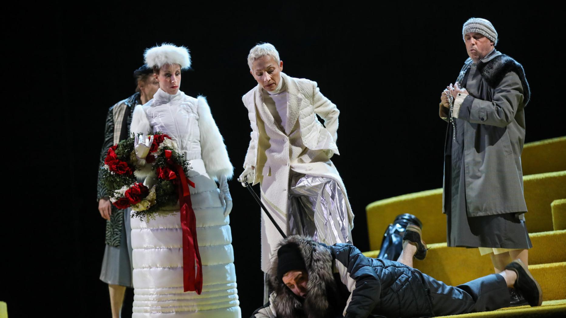 "Dreigroschenoper" an der Volksoper: Und der Haifisch, der ist zahnlos ...