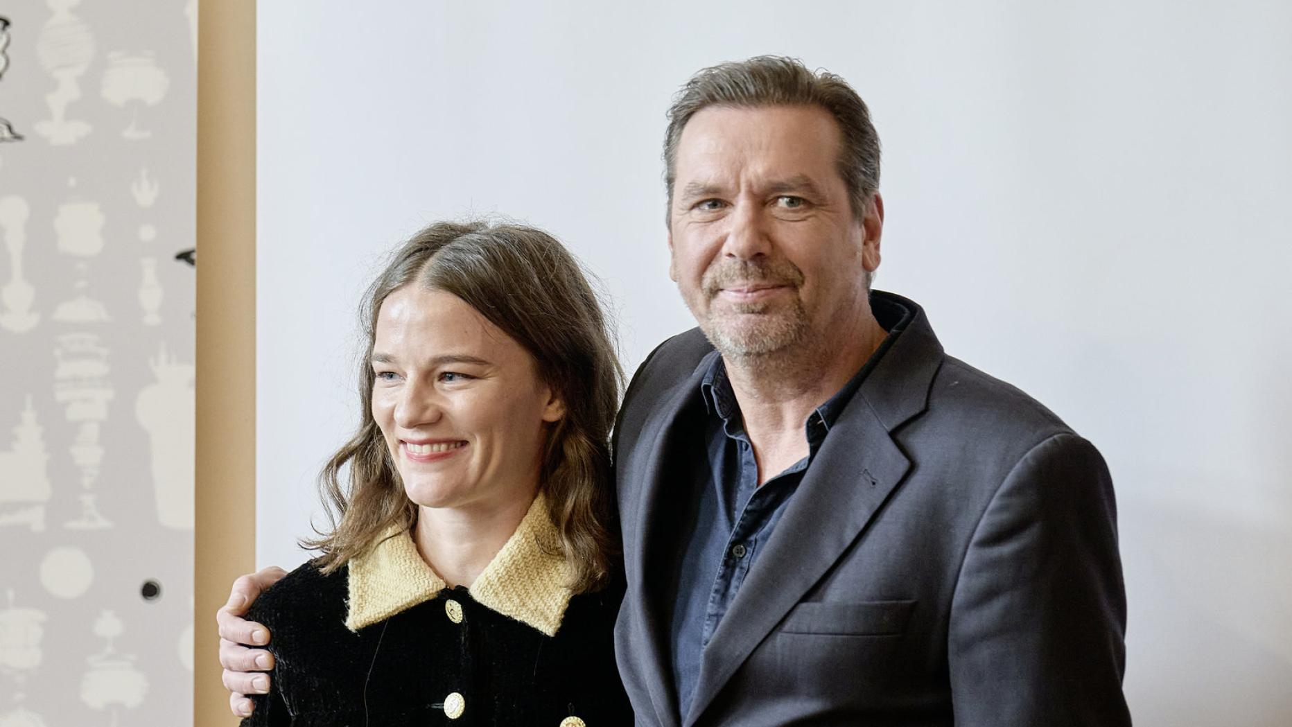 Valerie Pachner als Buhlschaft in Salzburg: Der Tod steht ihr gut | Kurier