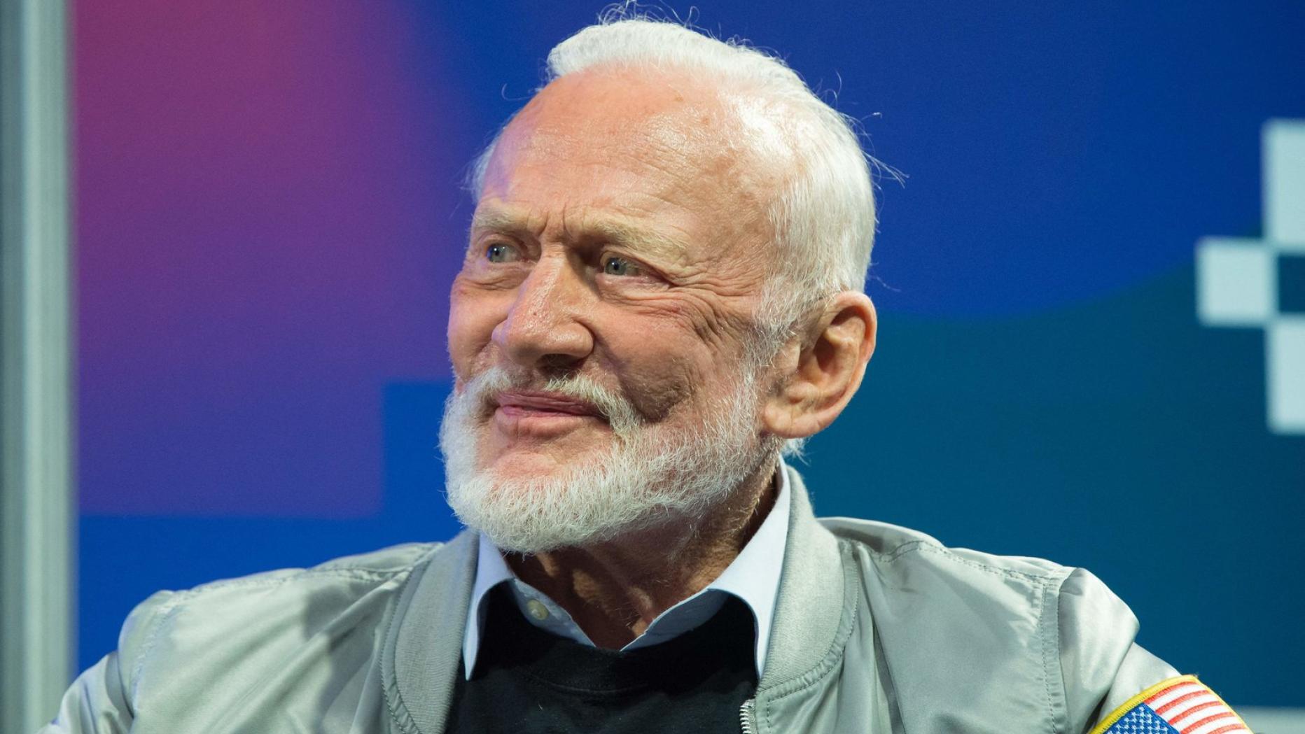 Fotos: Buzz Aldrin heiratete mit 93 Jahren langjährige Freundin | Kurier