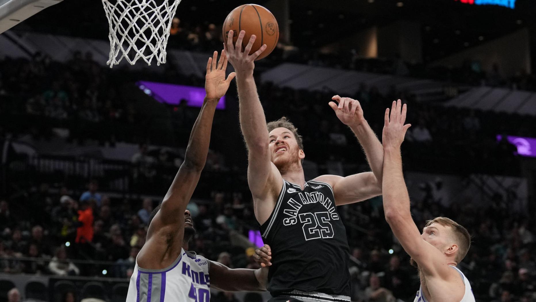 Basketball: Double-Double von Jakob Pöltl bei nächster Spurs-Pleite ...