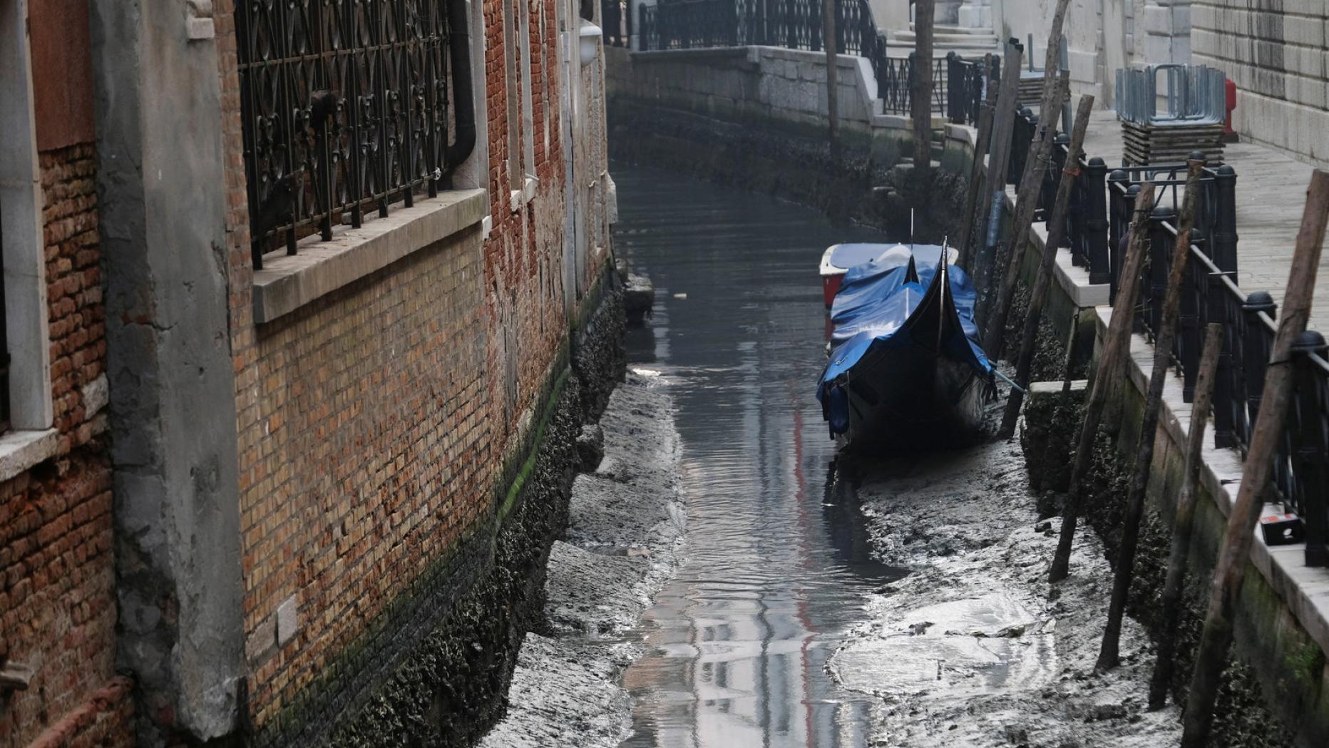Gondeln im Schlamm: Venedig leidet unter Niedrigwasser | Kurier