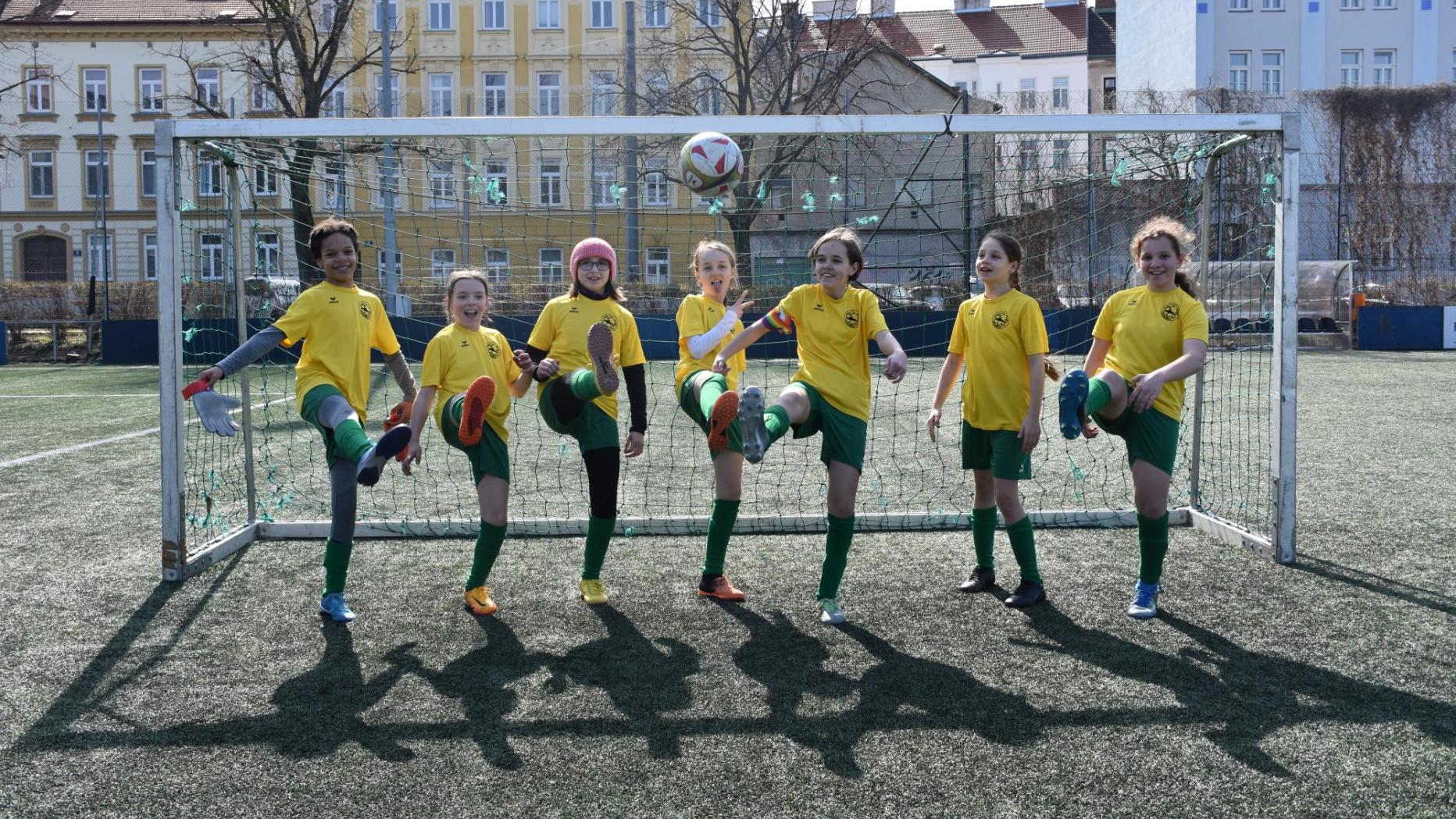 Premiere: Erste Wiener Mädchenliga im Fußball gestartet | Kurier
