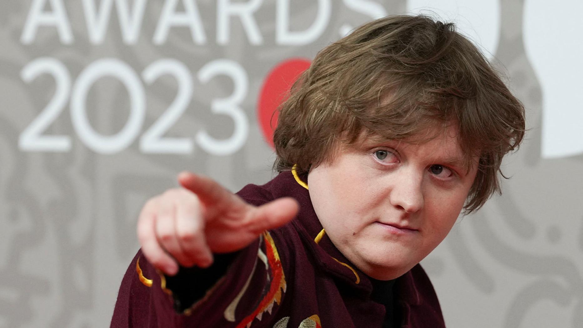 Lewis Capaldi zieht wegen Tourette-Syndroms Karriereende in Betracht ...