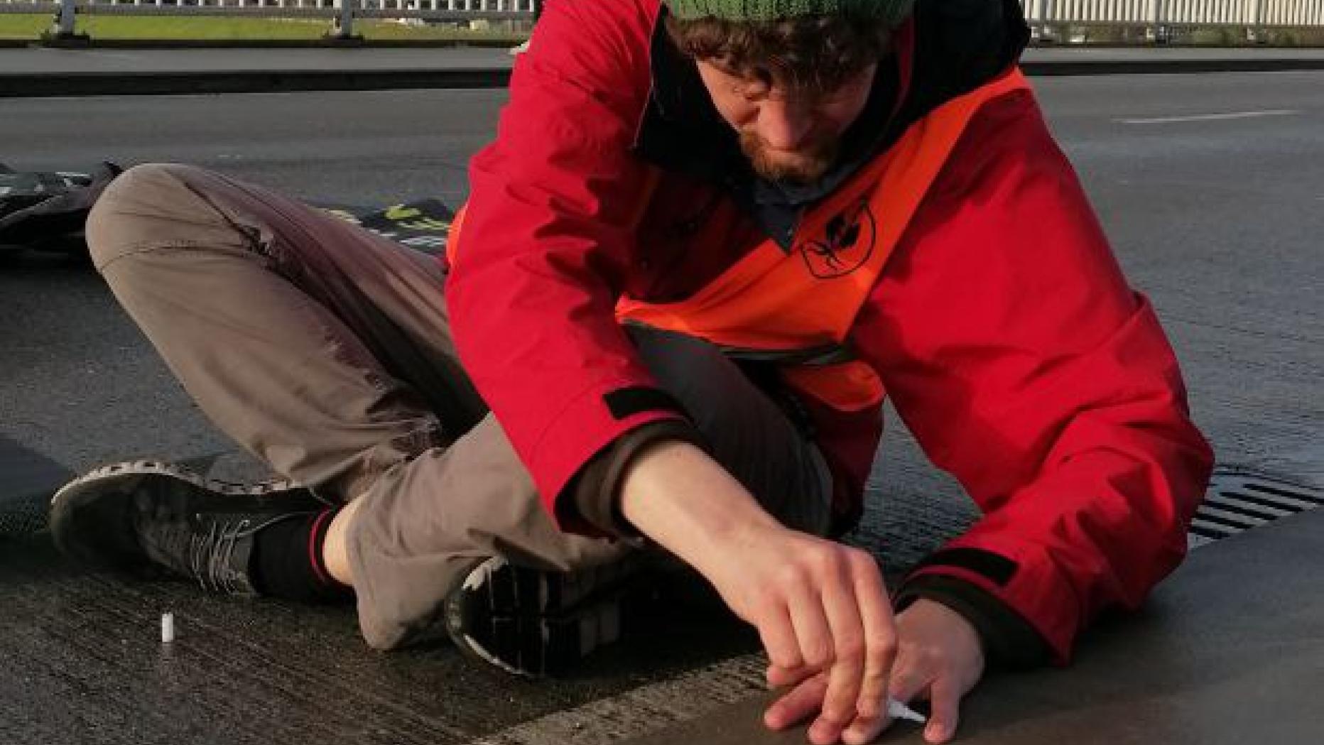 Klimakleber blockieren Schwerverkehr an der Grenze | Kurier