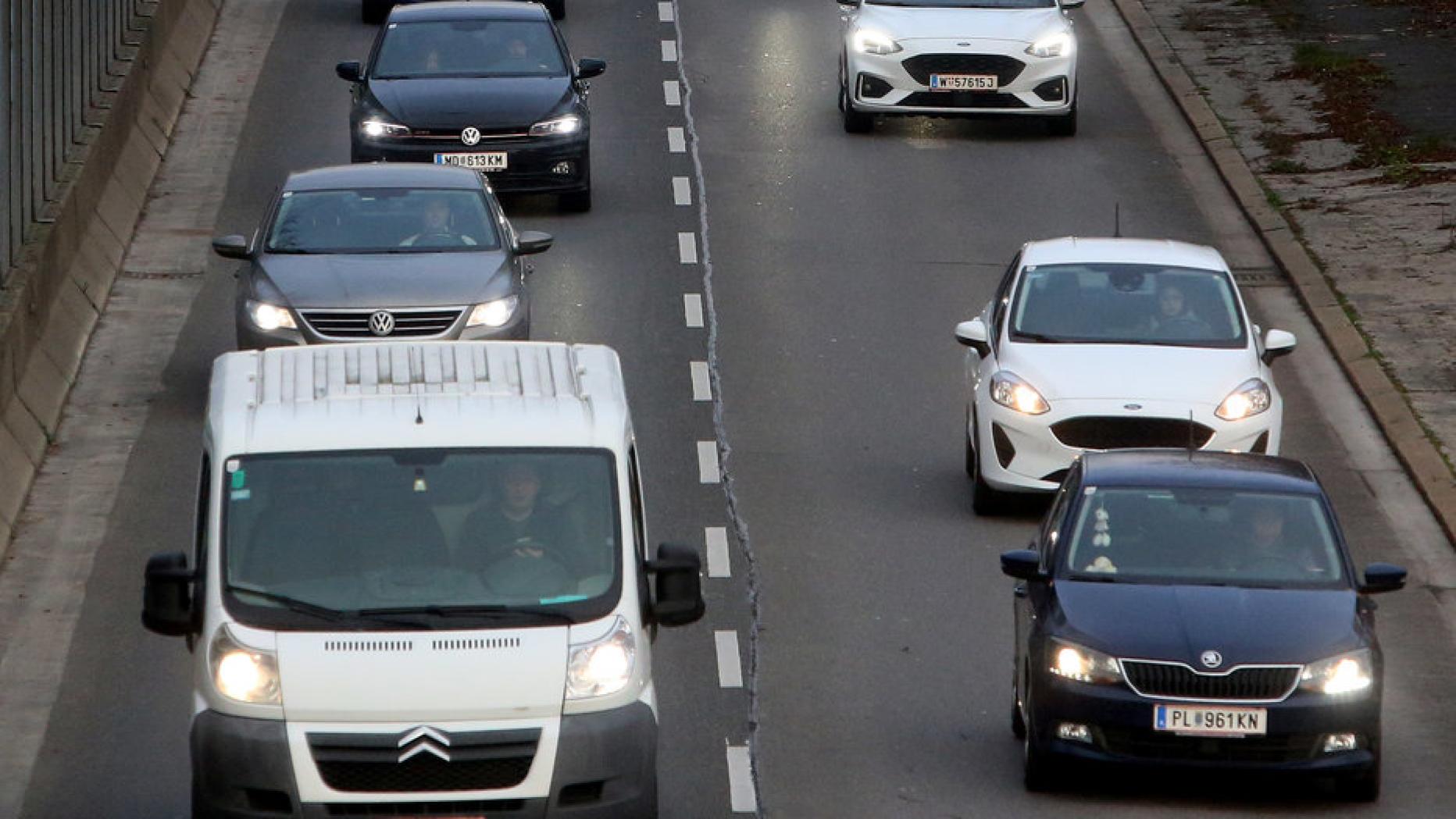 Verkehrsunfall in Tschechien: Kilometerlanger Stau auf A5 | Kurier