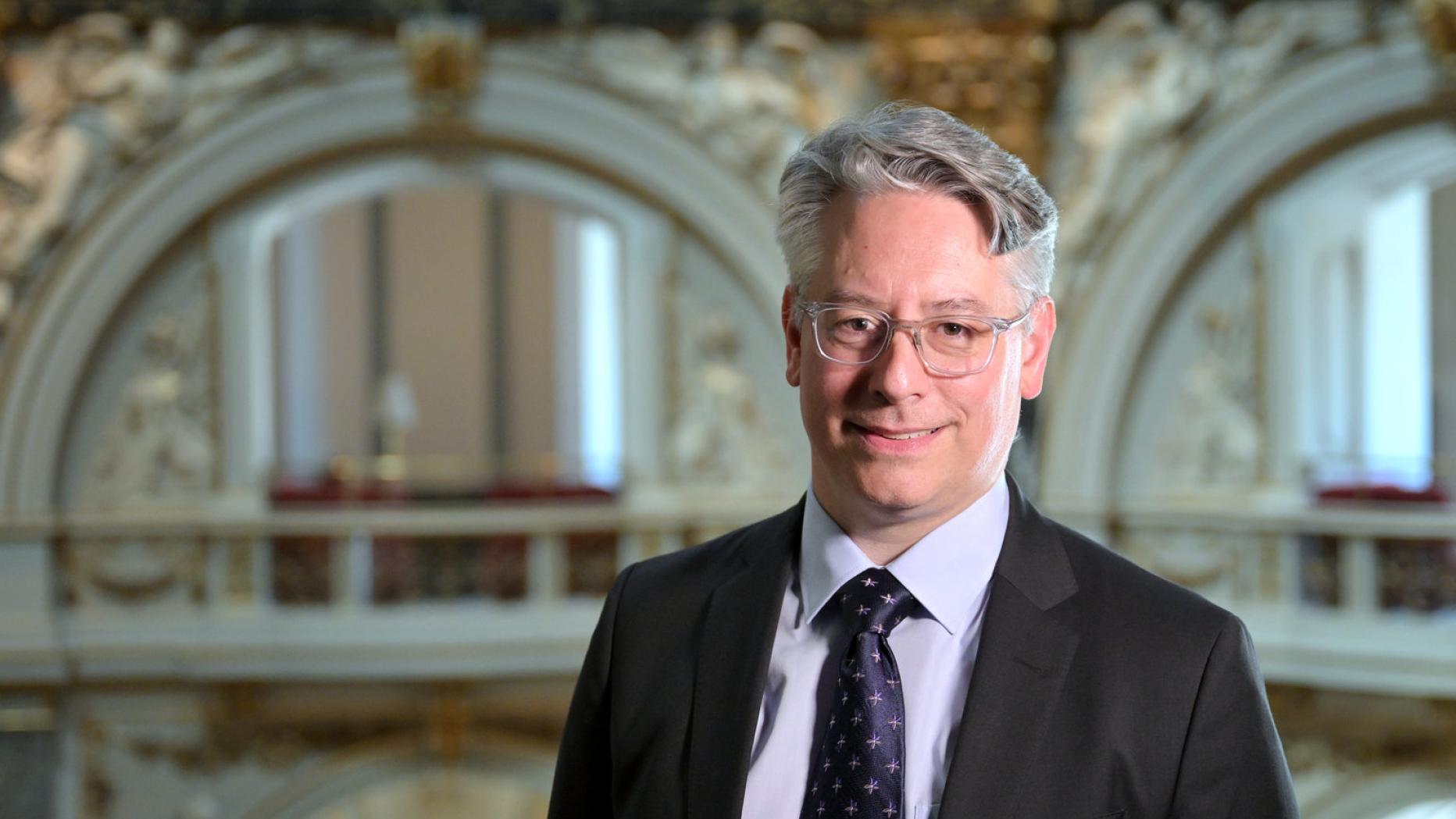 Jonathan Fine im Interview: "Geschichte nicht immer von oben erzählen ...