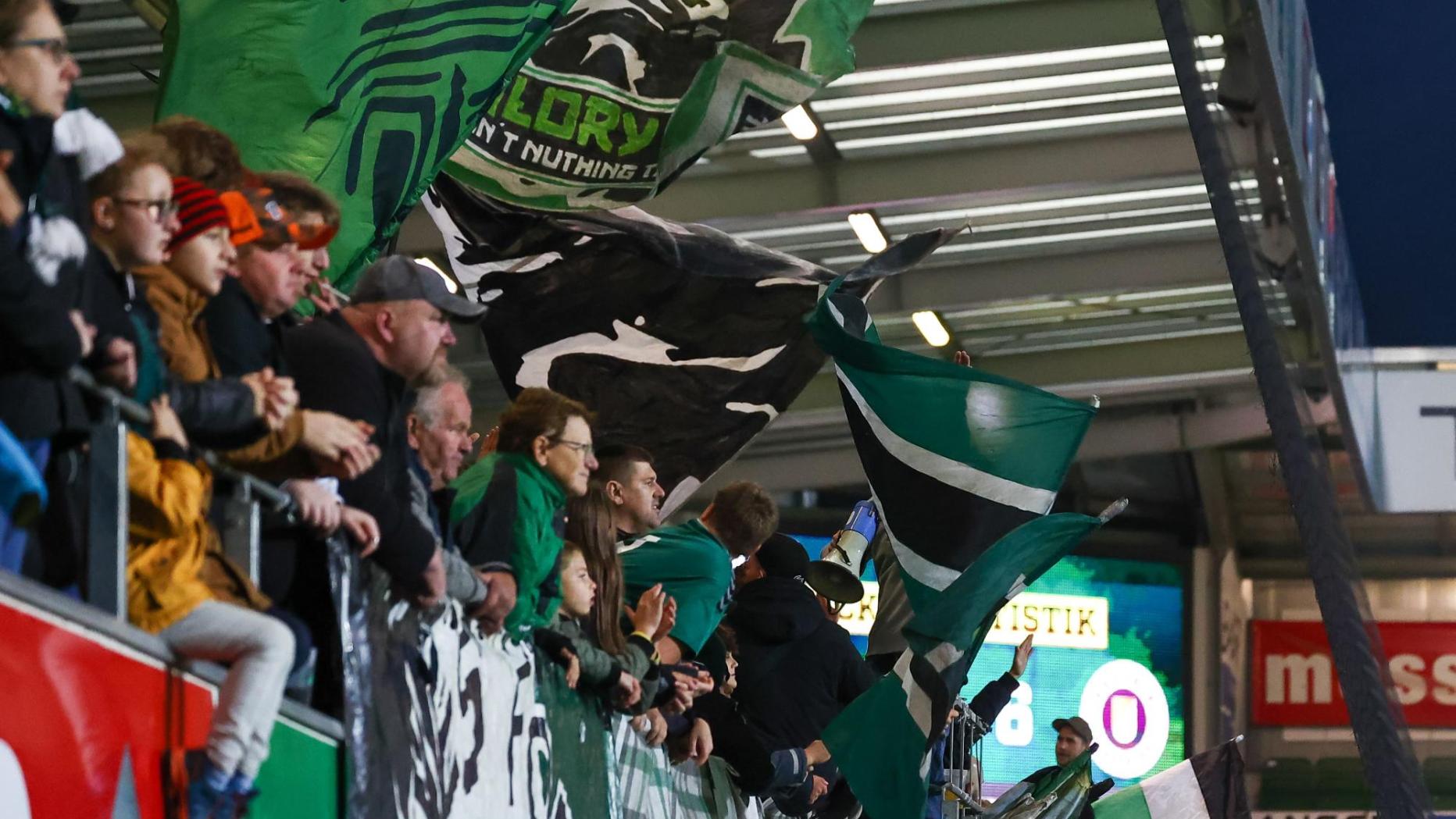 Leberkässemmel am Ärmel: Neues Ried-Trikot sorgt für Lacher | Kurier