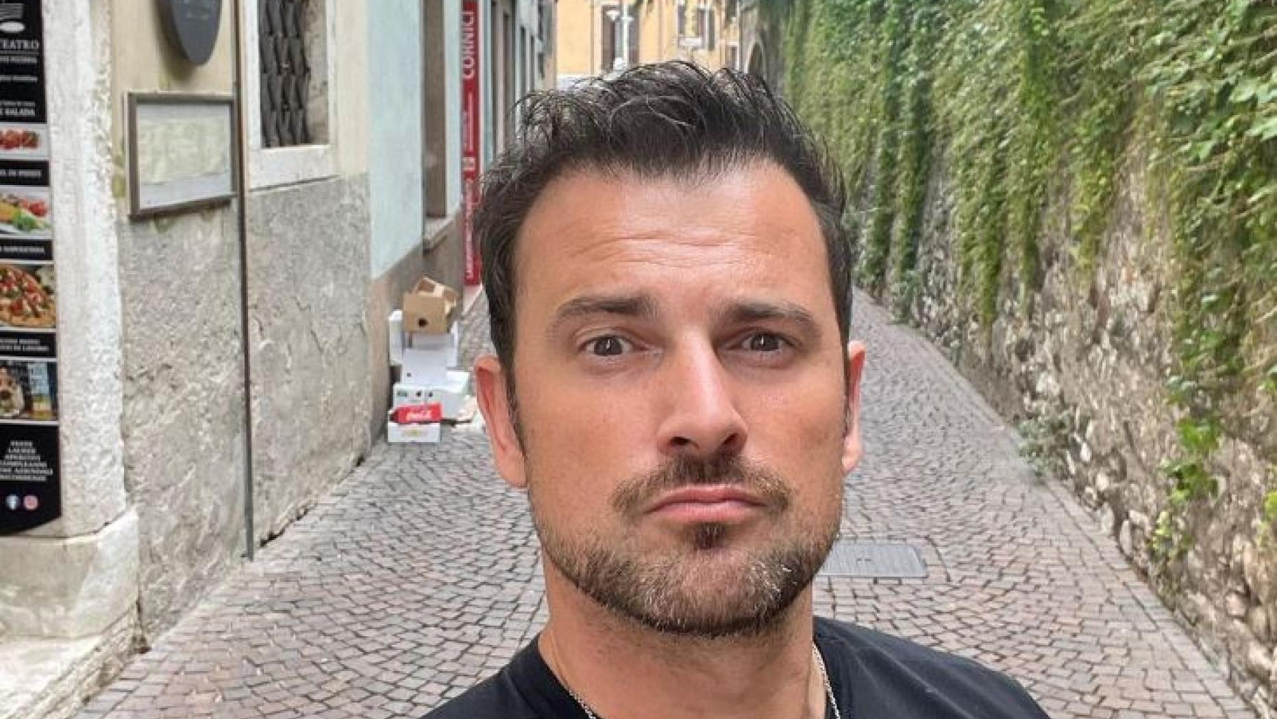 Schulfotos von Ö3-Wettermoderator? Sigi Fink springt auf Trend auf | Kurier