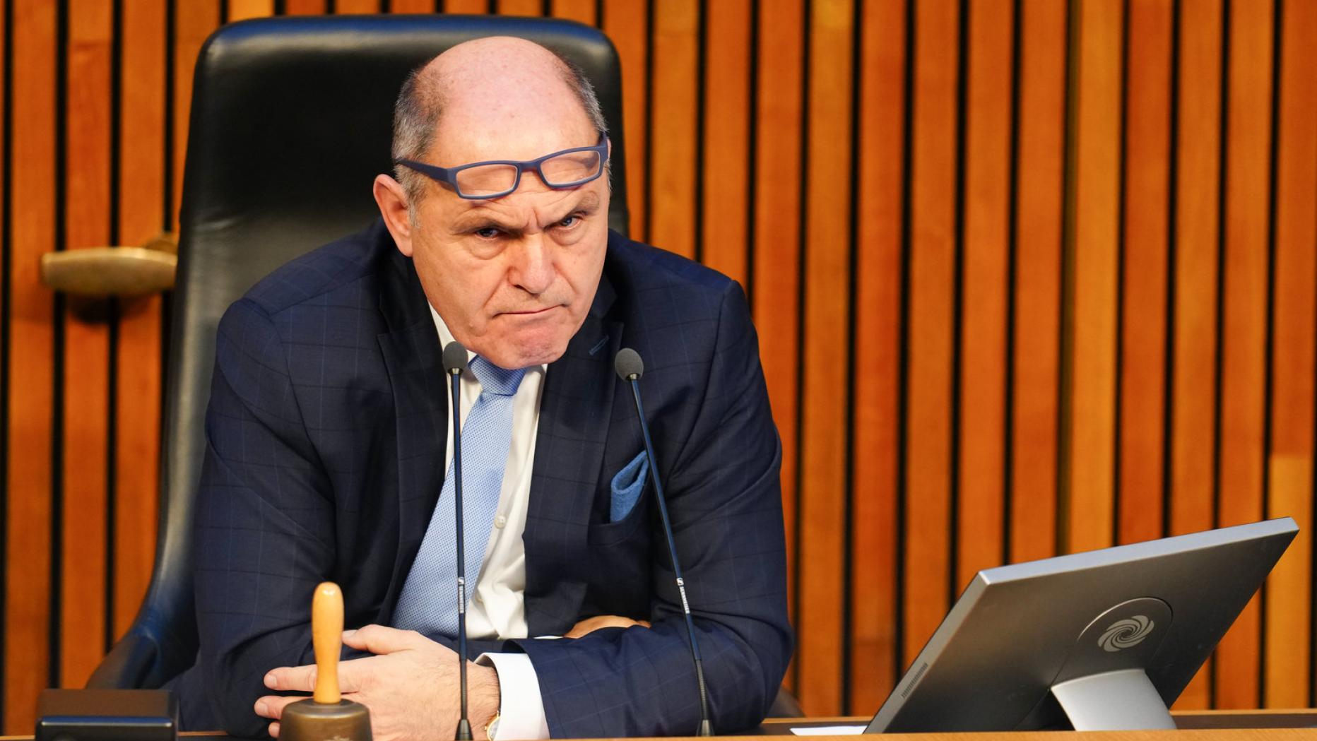 Sobotka weist Vorwürfe zurück – Staatsanwaltschaft prüft ...