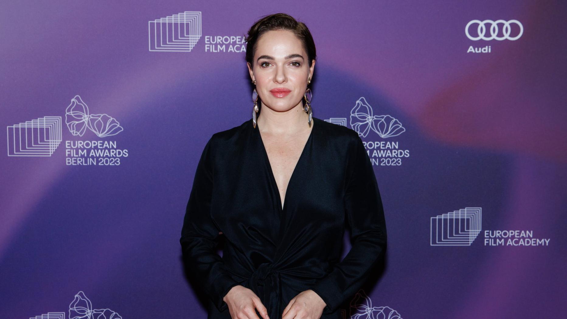 Verena Altenberger will Mutter werden und spricht über Therapie | Kurier