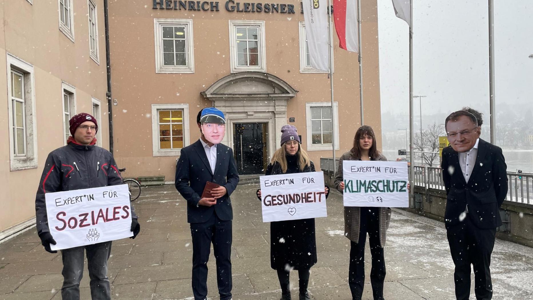 Kritik an Burschenbundball und Ehrenschutz vom Landeshauptmann | Kurier