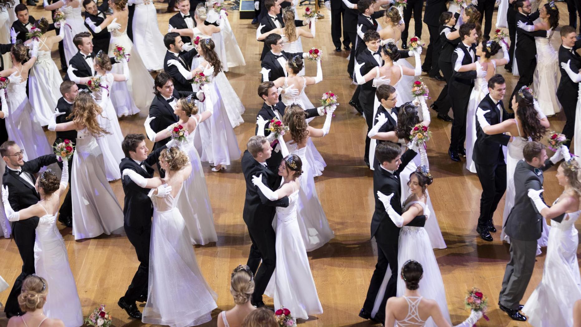 Preise gestiegen: So teuer ist der Opernball 2024 im Vergleich | Kurier