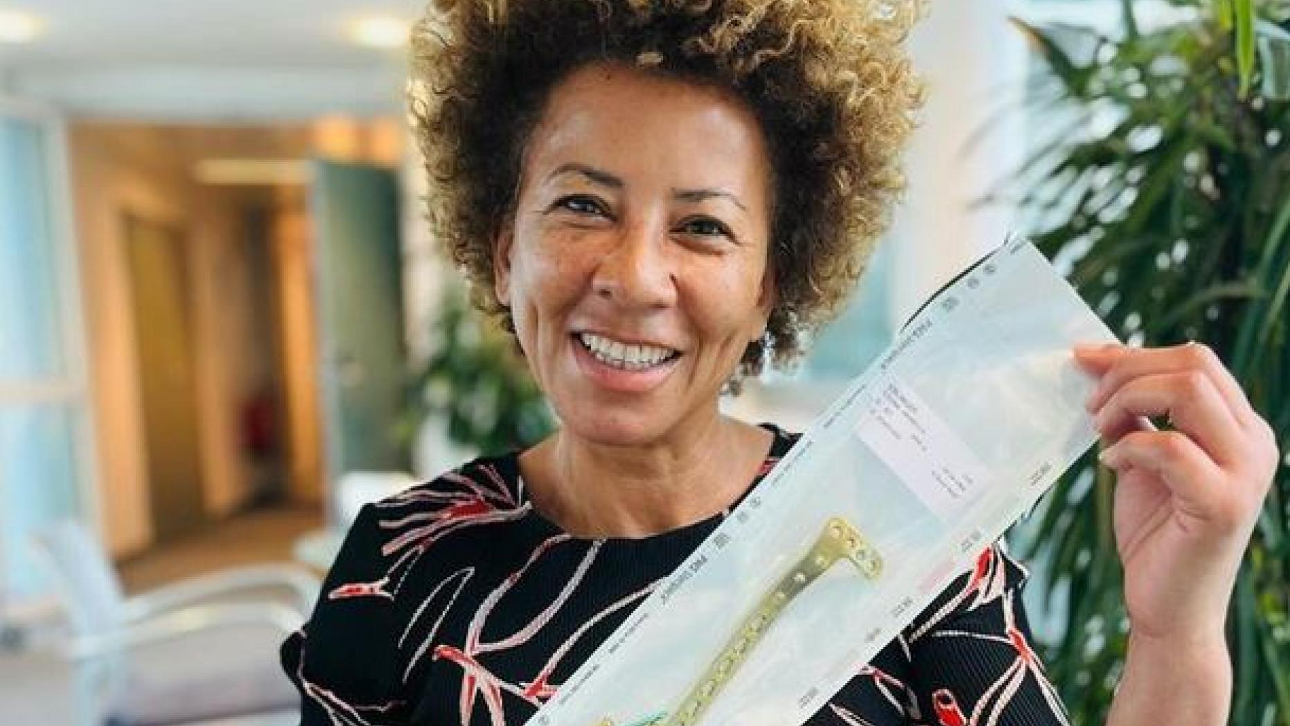 Arabella Kiesbauer nach Bein-OP: "Erleichtert, dass das Metall draußen ist" | Kurier