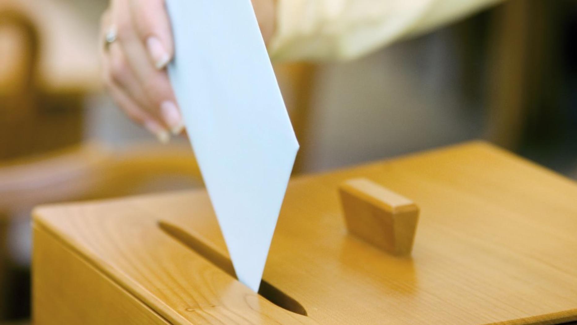 Wähler dürfen Stimmzettel doch selbst einwerfen | Kurier