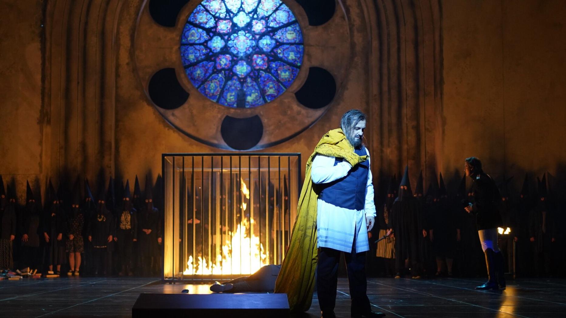 "La Juive“ in Linz: "Remigration jetzt“ und "Lügenpresse“ auf der ...