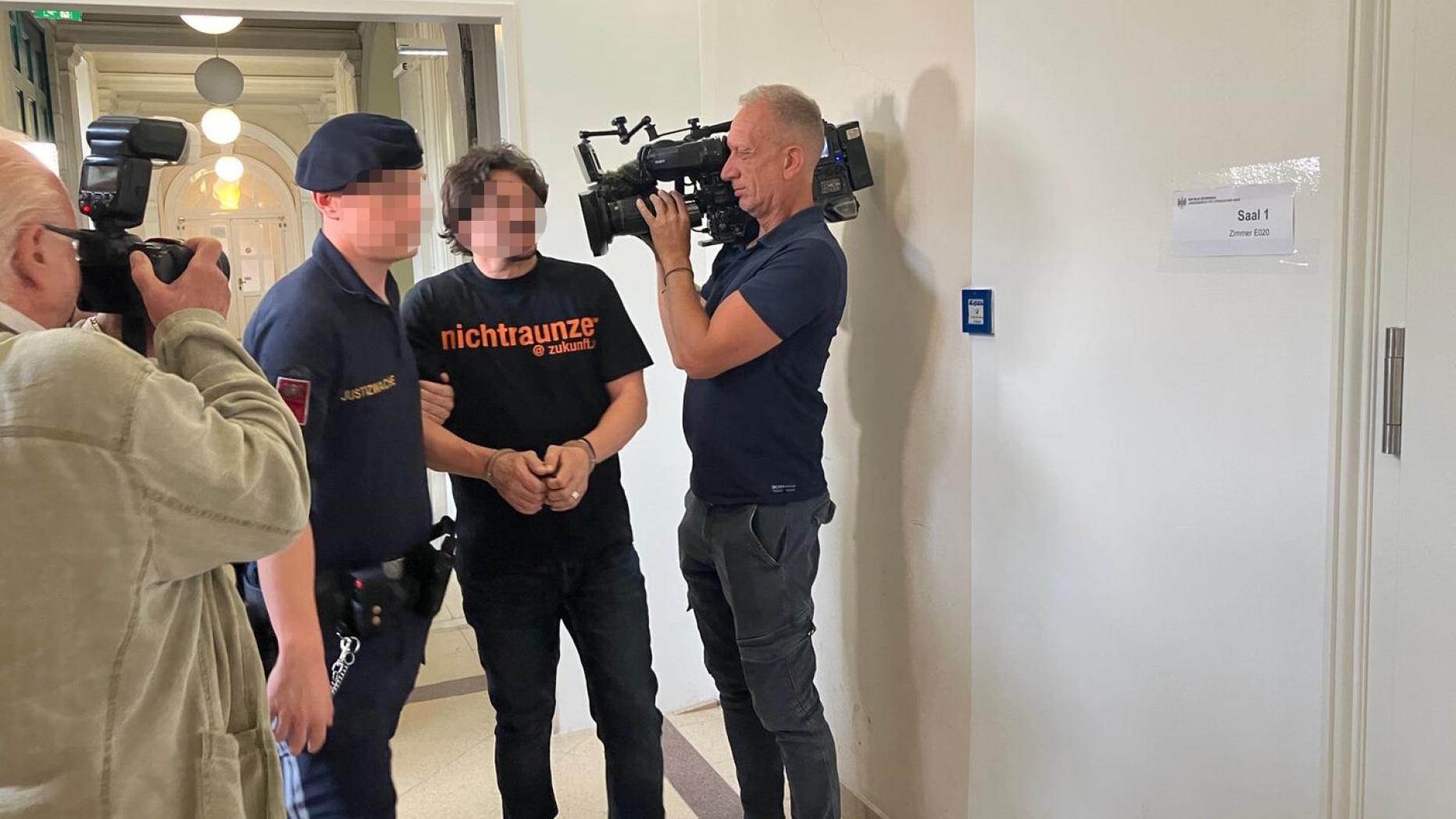 55-Jähriger nach Tod eines Mädchens angeklagt: Tumult bei Urteilsverkündung | Kurier