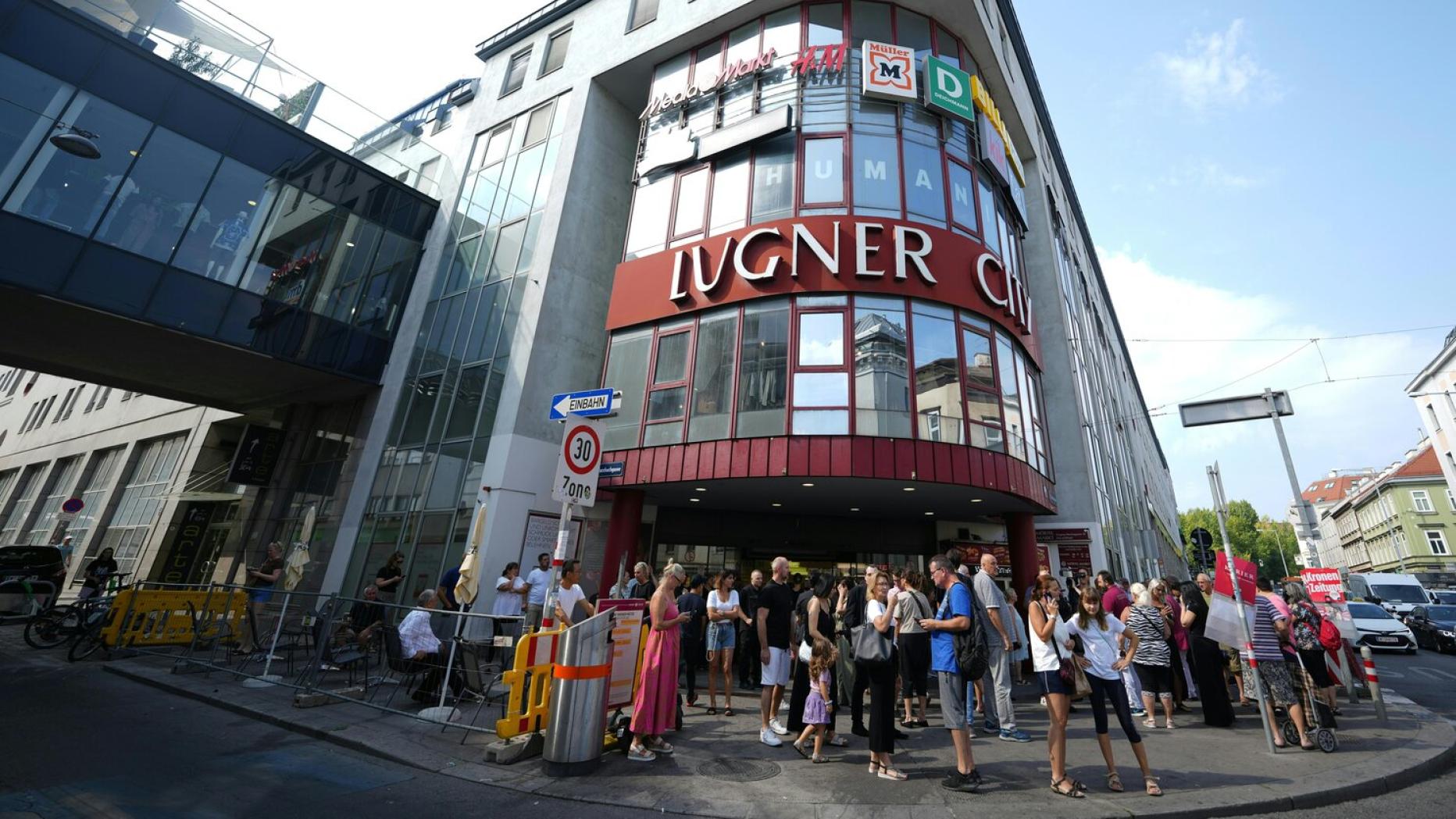 Statt Lugners Witwe steigt nun eine "Ex" in der Lugner City auf | Kurier