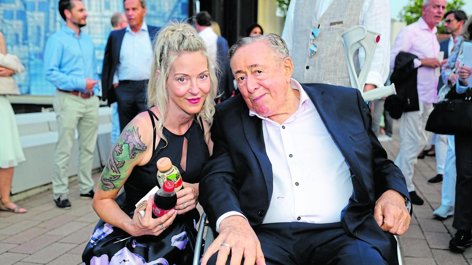 Jetzt geht's rund in der Lugner City: Simone Lugner wurde überraschend ...