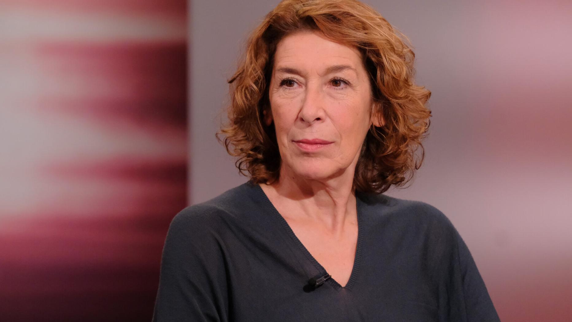 Adele Neuhauser als Josef: In "Ungeschminkt" spielt sie eine ...