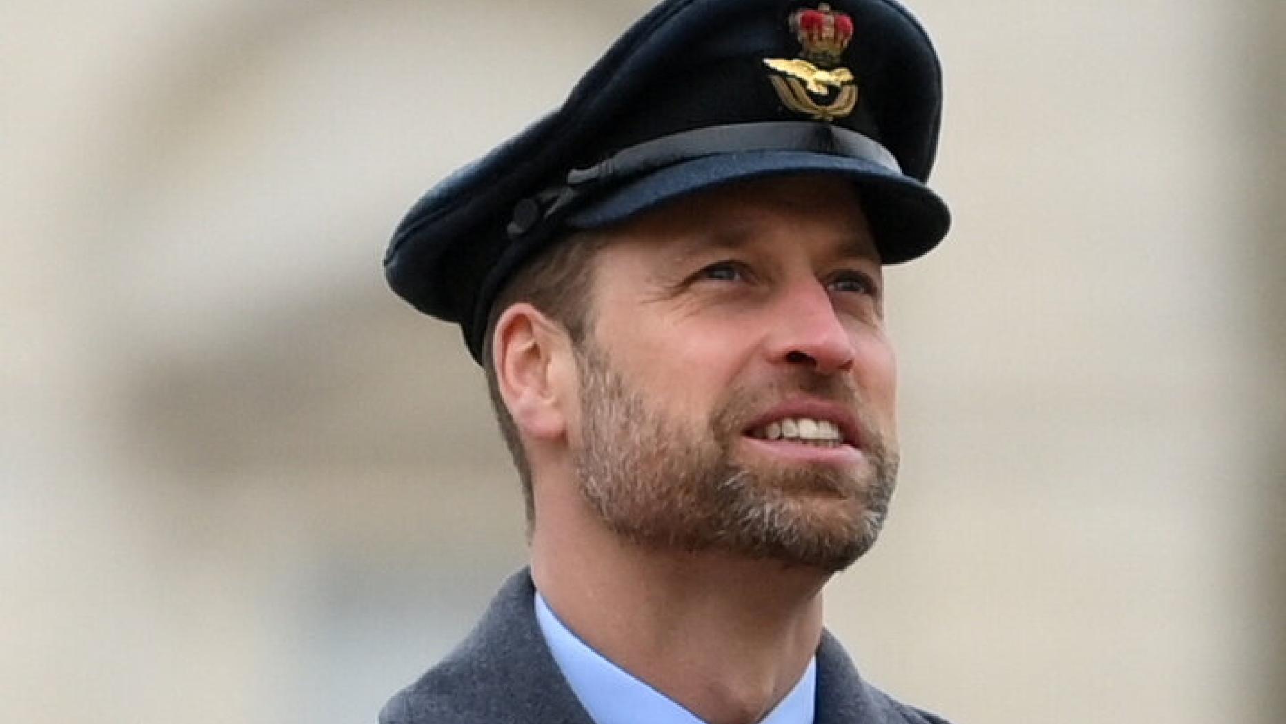 Prinz William gratuliert Charles mit förmlicher Anrede und lässigem ...