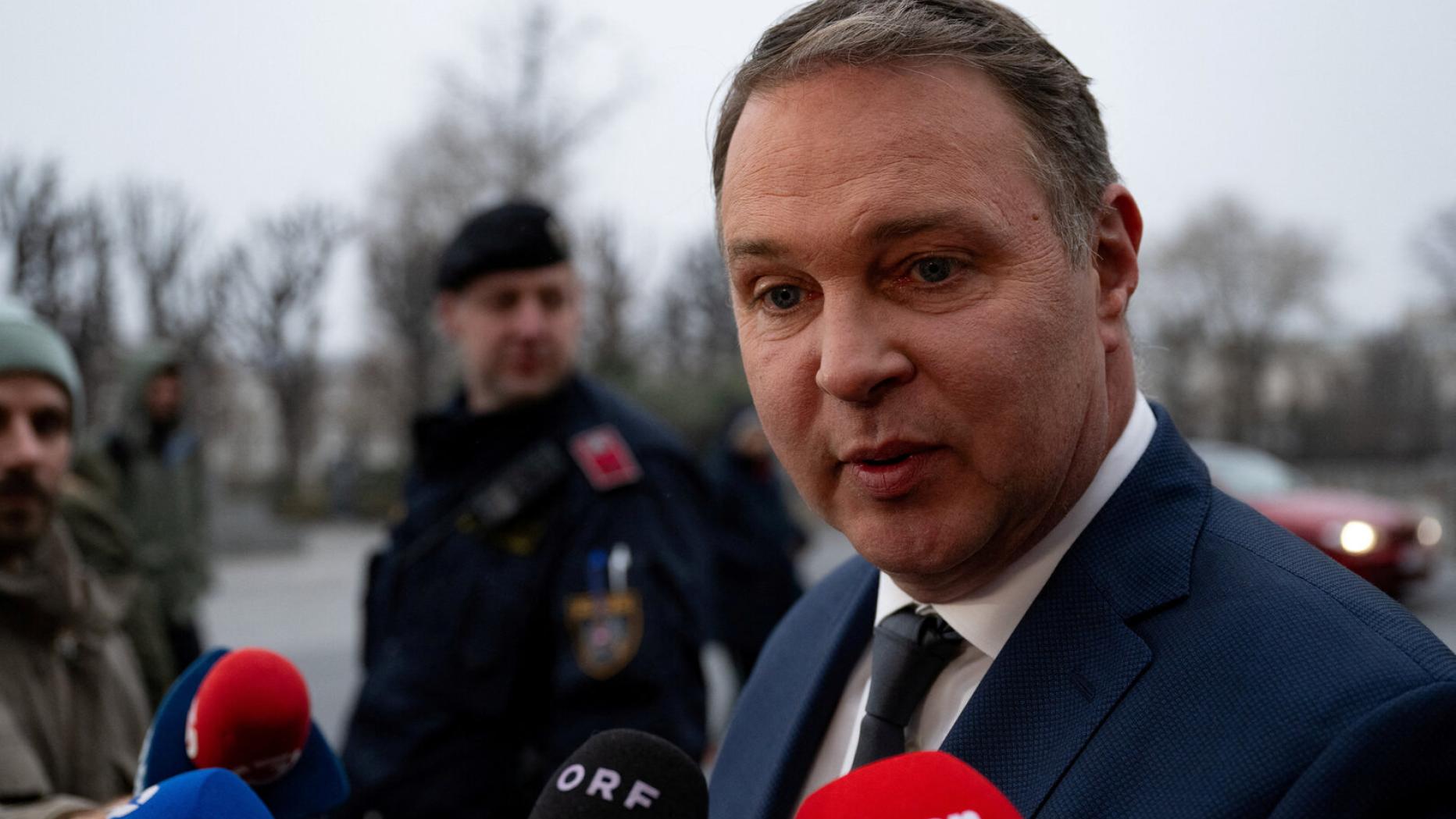 Babler stellt sein Verhandlerteam auf: Was der SPÖ-Chef jetzt ...