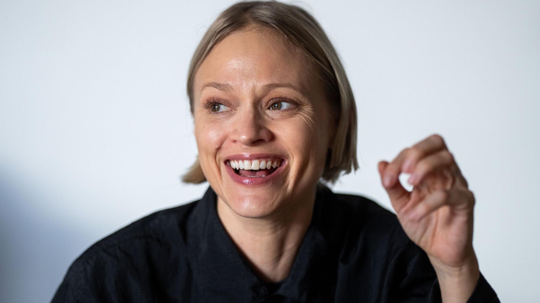 Schauspielerin Mavie Hörbiger hat "Ja" gesagt: Romantische Hochzeit in ...