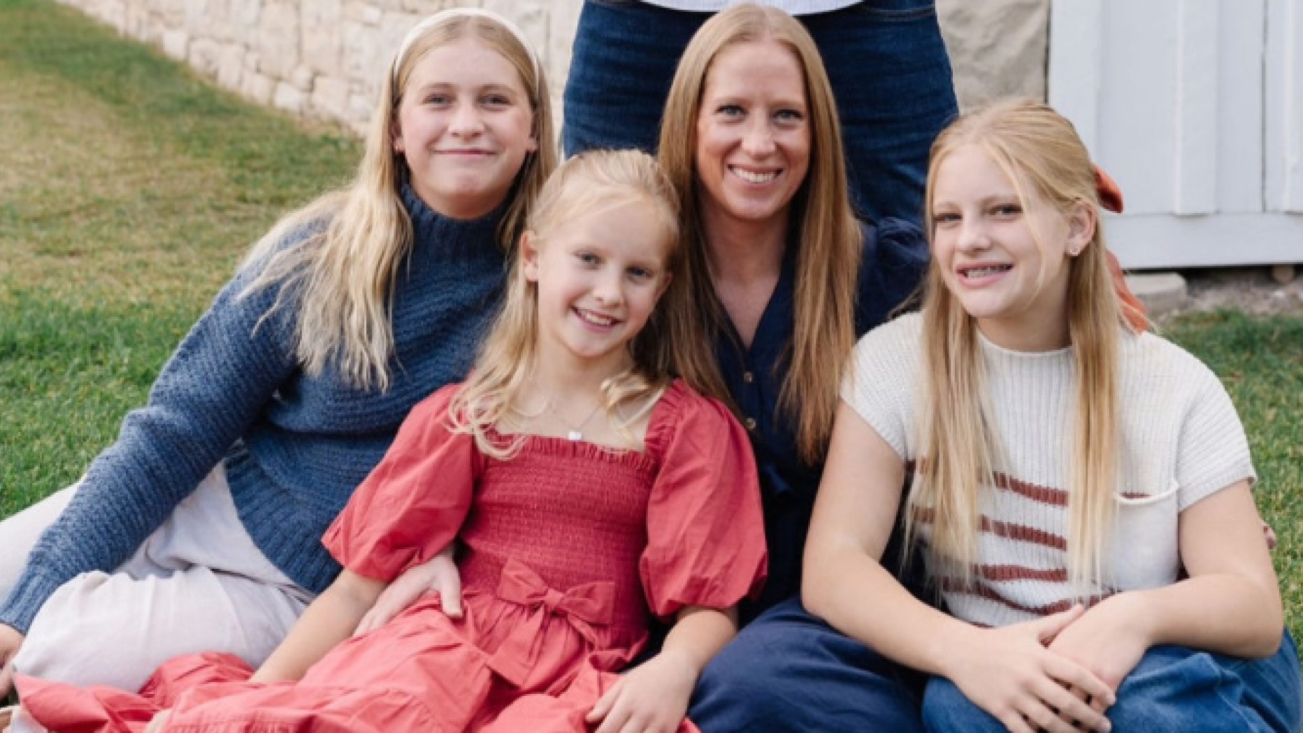 Reise-Influencerin Elise Caffee bei tragischem Unfall gestorben | Kurier