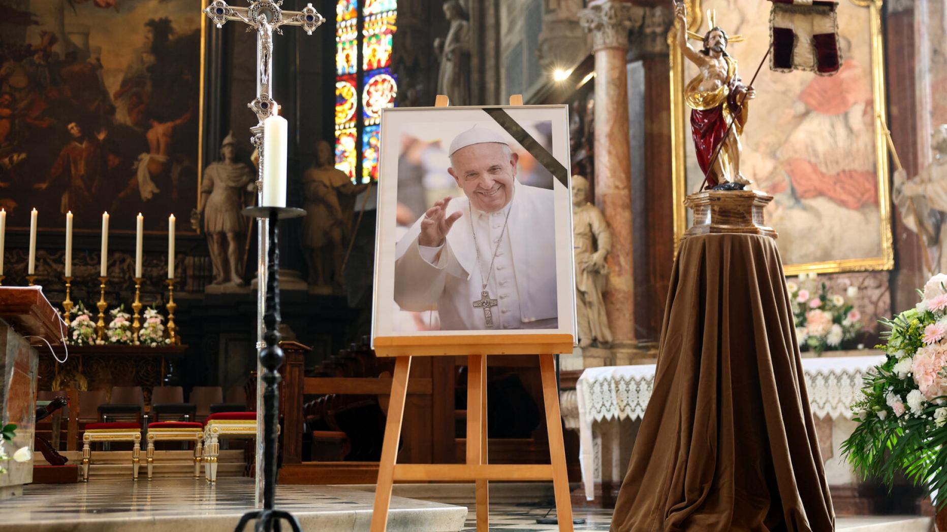 Trauer um Papst Franziskus: Wo und wie Gläubige Abschied nehmen können | Kurier