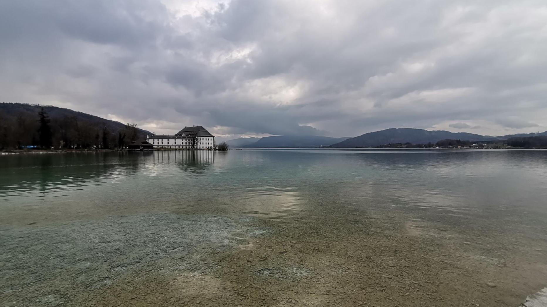 Taucher an der Schwarzen Brücke im Attersee tödlich verunglückt | Kurier