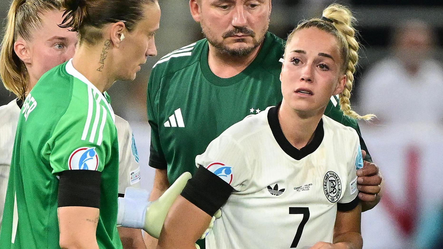 Drama bei Deutschland: EM für Kapitänin Gwinn vorbei | Kurier