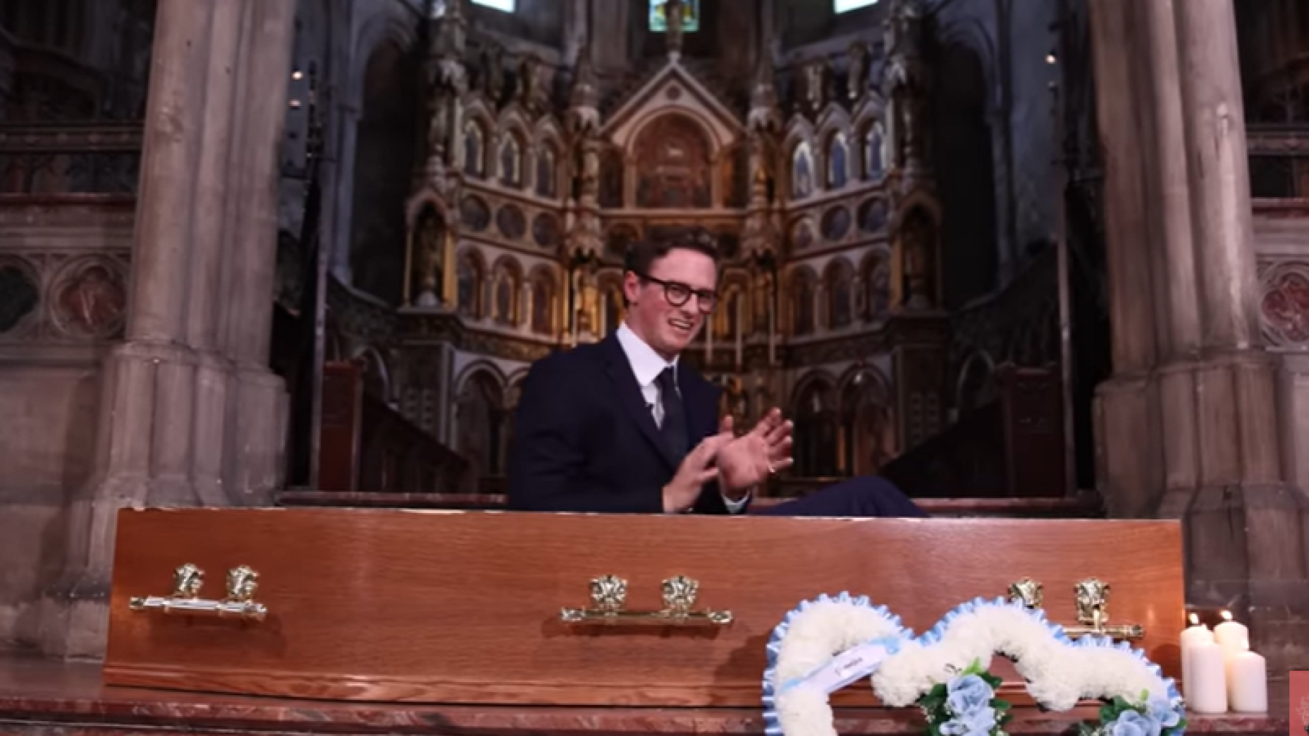 YouTuber (30) täuscht Tod vor, um Flugkosten zurückzuerhalten | Kurier