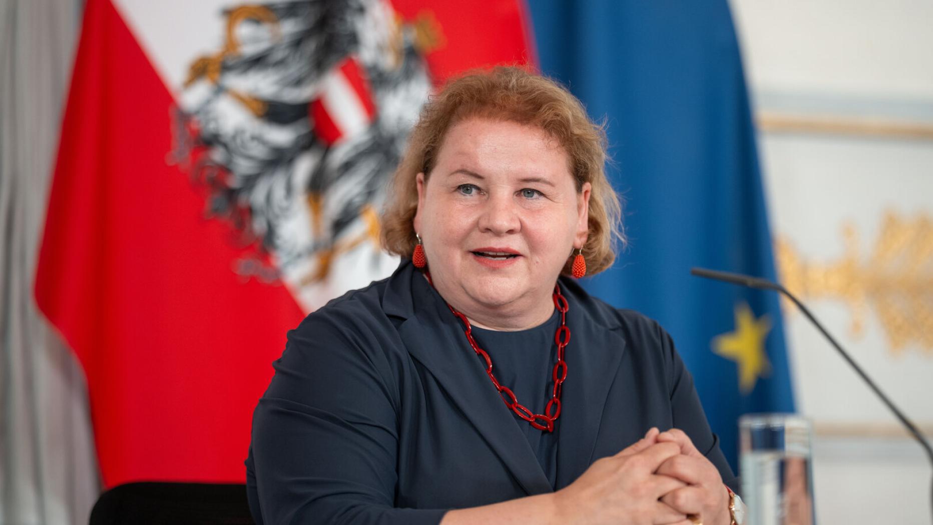 Yogatravelgirl topless i really had my eyes set on Chloe