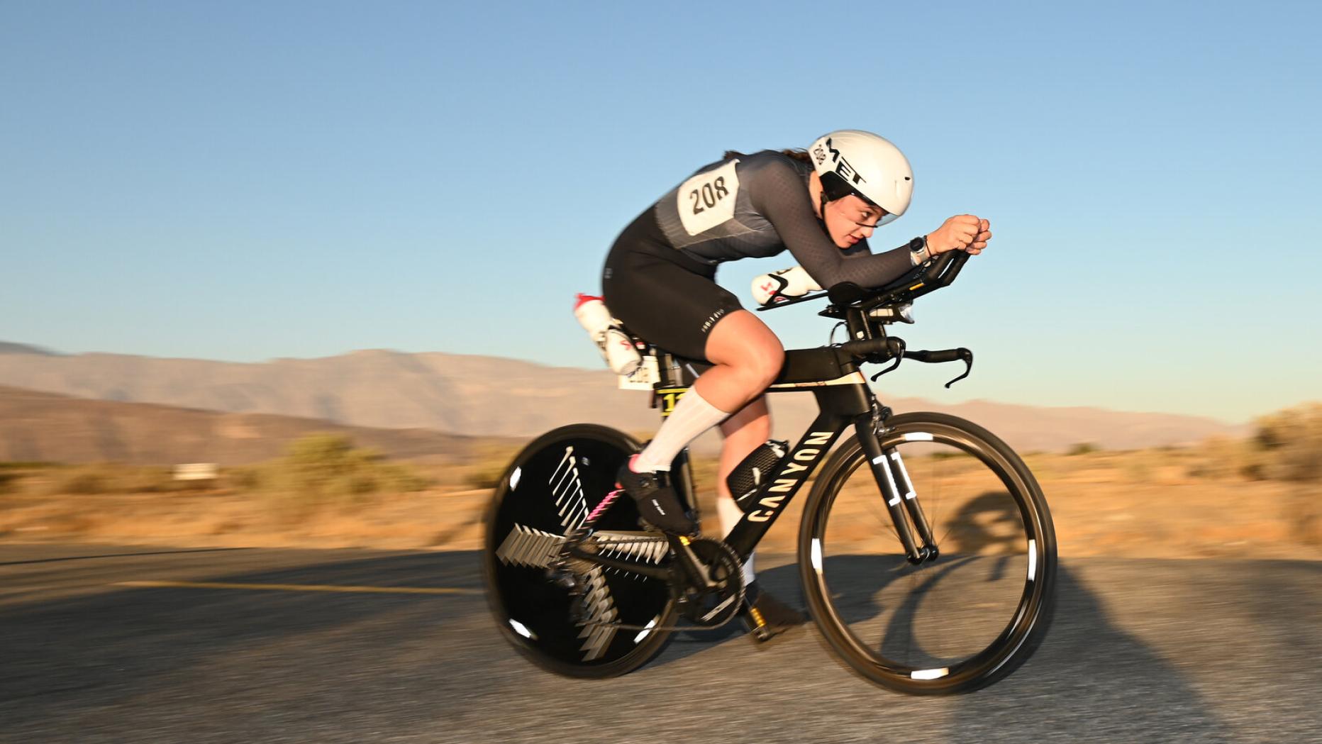 Wie Ultra-Radfahrerin Elena Roch den Männern das Hinterrad zeigt | Kurier