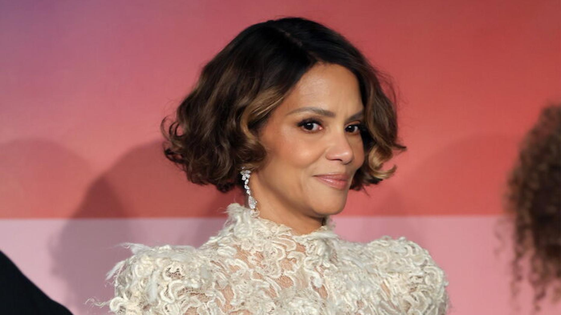 Halle Berry postet Foto von adoptierter Katze und bittet um Namensideen ...