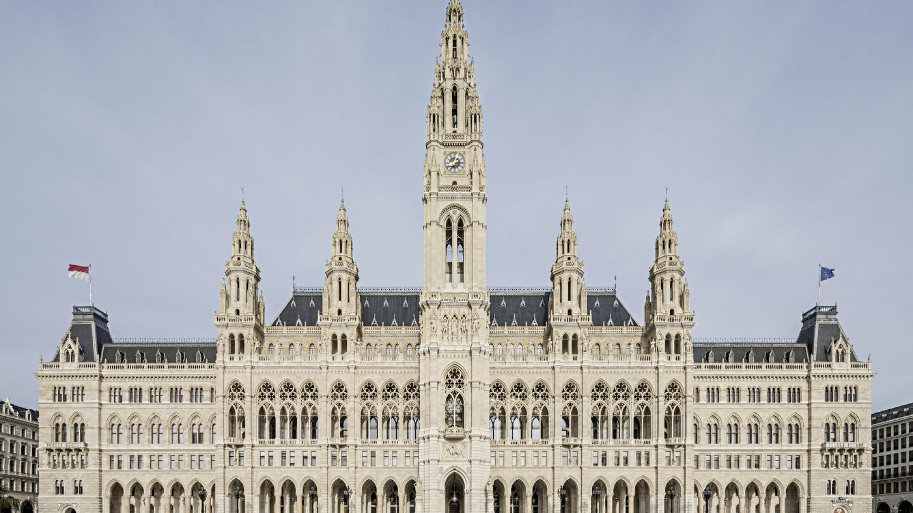 Profane Kathedrale: Ausstellung zu Architektur und Geschichte des ...