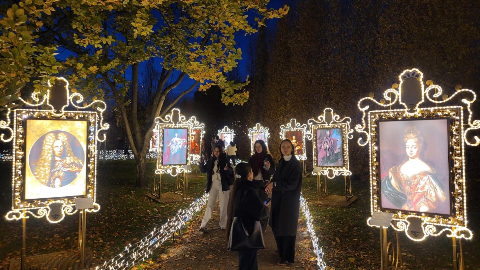 "Imperial Lights": Lichtergarten im Schlosspark Schönbrunn eröffnet ...