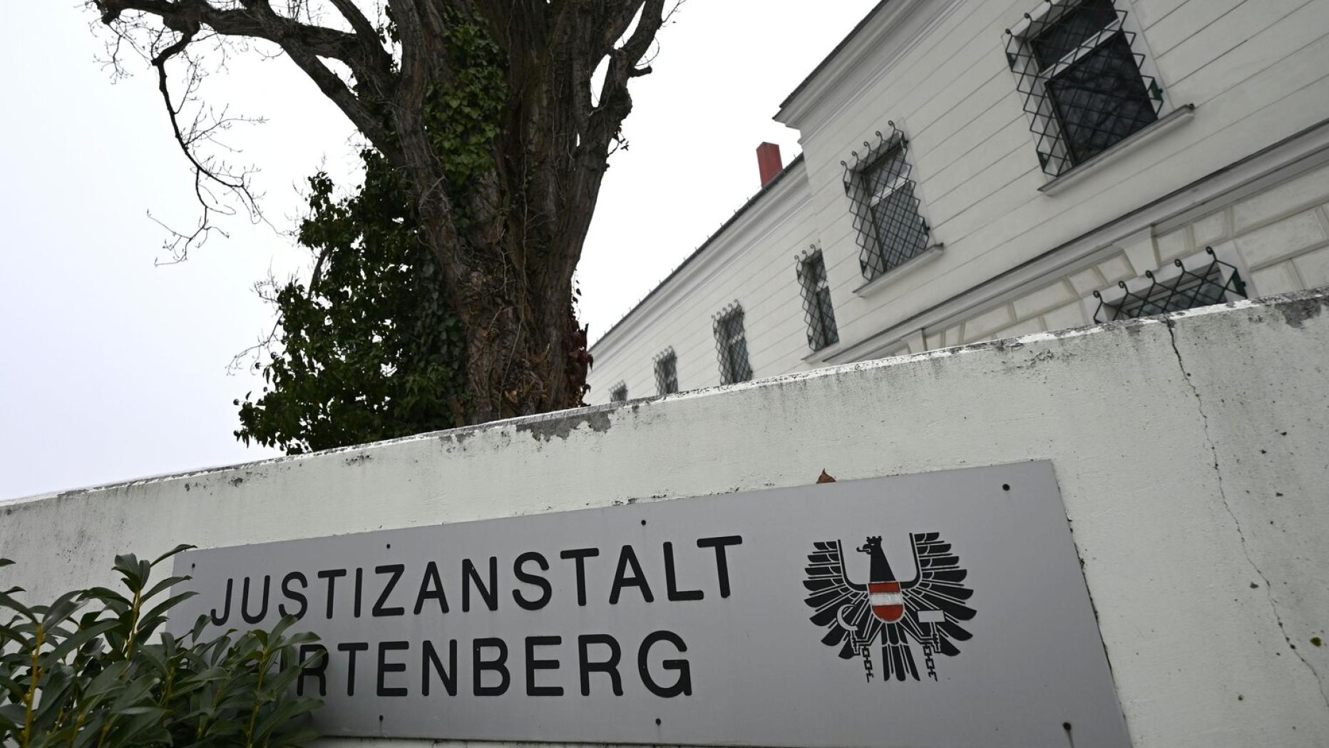 Insasse der JA Hirtenberg gestorben: Ermittlungen gegen zwölf Beamte ...