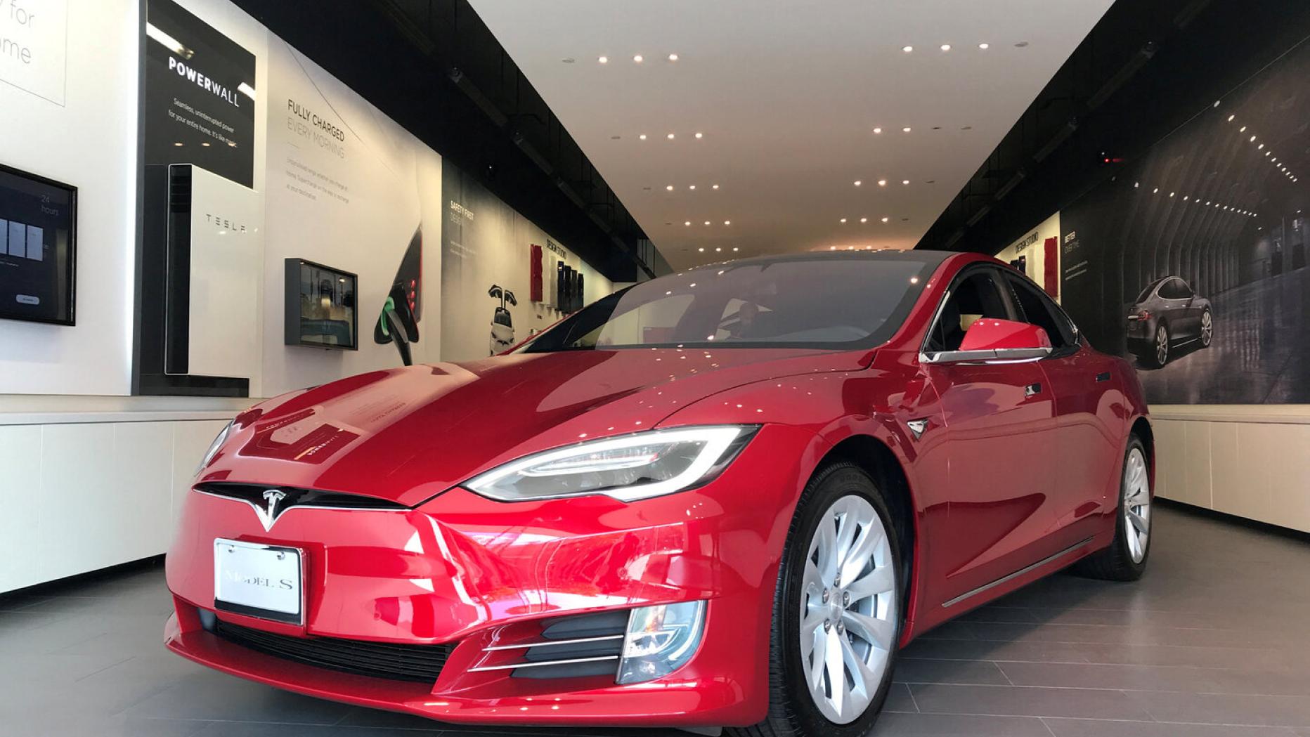 Tesla stoppt Model S und X | Kurier
