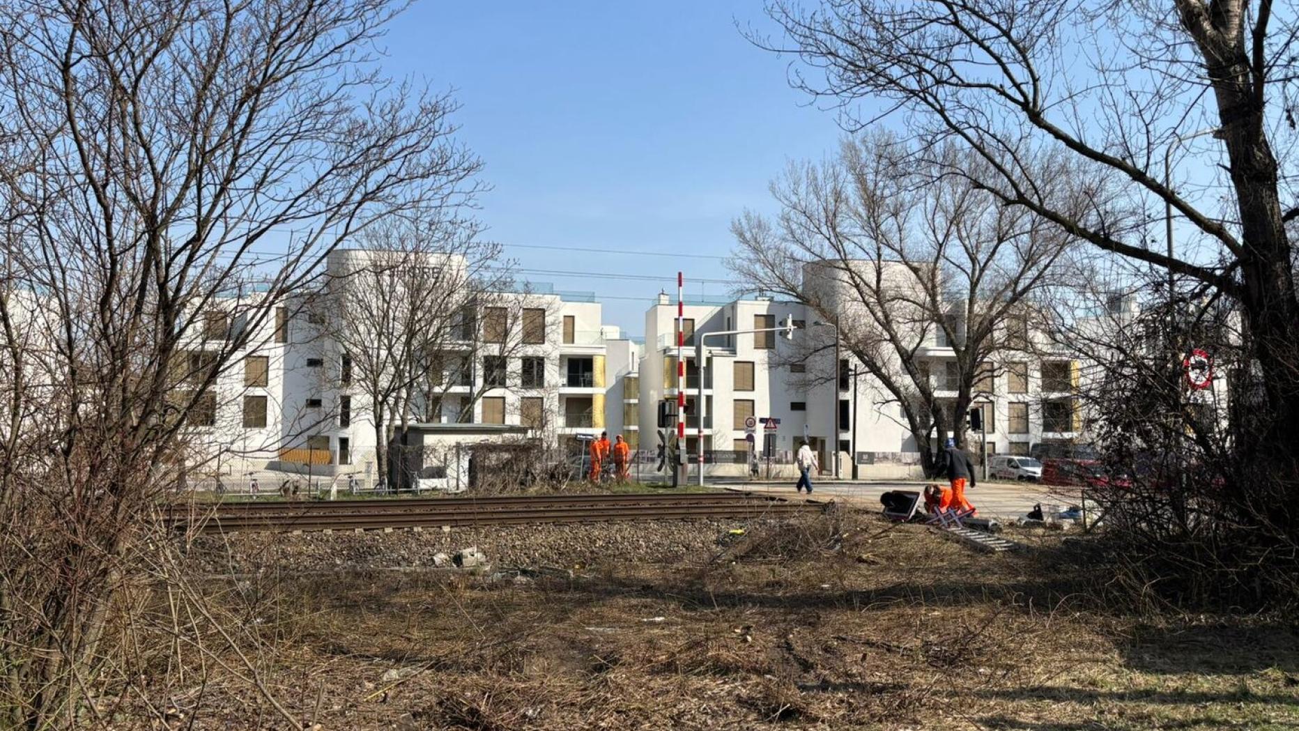 Zugunfall in Döbling: Bahngleise, Schranken und Ampel kaputt | Kurier