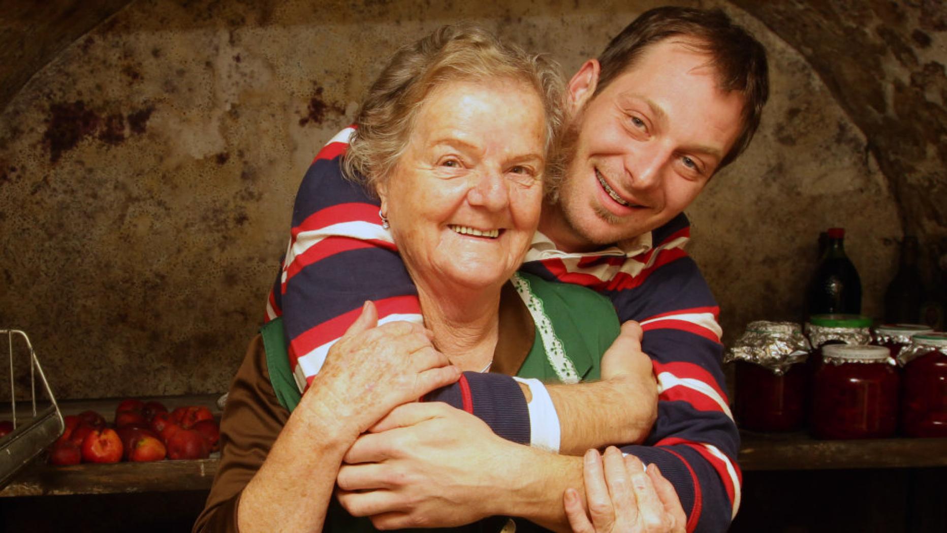 Gemischtes Doppel: Bernie Rieder & Oma | Kurier