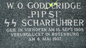 Viel Wirbel um SS-Runen auf Grab | Kurier