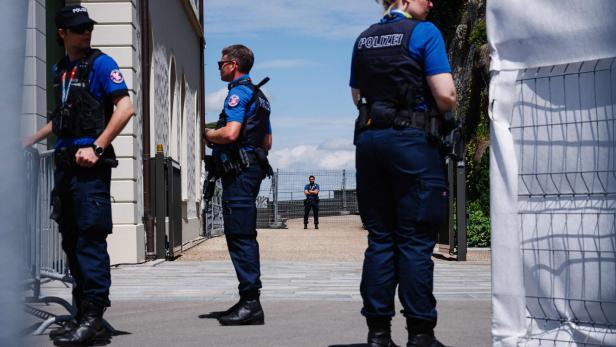 Gewalttat in der Schweiz: Schwangere und Baby bei Macheten-Attacke verletzt Gewalttat in der Schweiz: Schwangere und Baby bei Macheten-Attacke verletzt