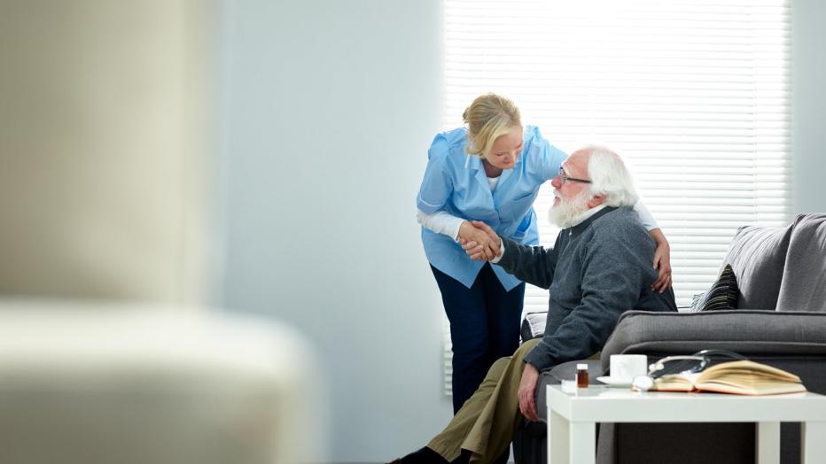 Regierung verspricht Pflegeproblem bis Ende 2019 zu lösen | Kurier