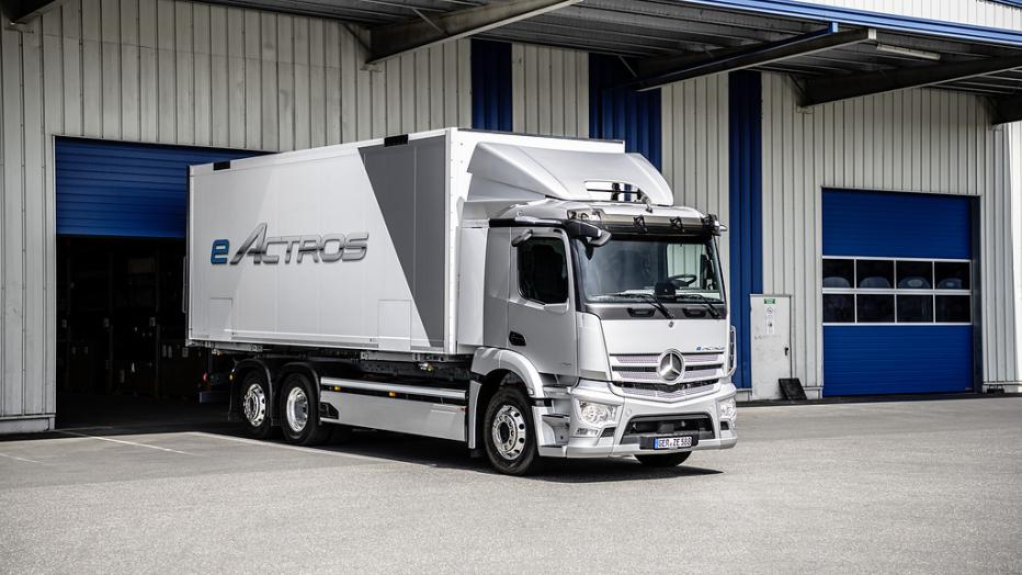 Erster elektrischer Serien-Lkw von Mercedes geht in Produktion | Kurier